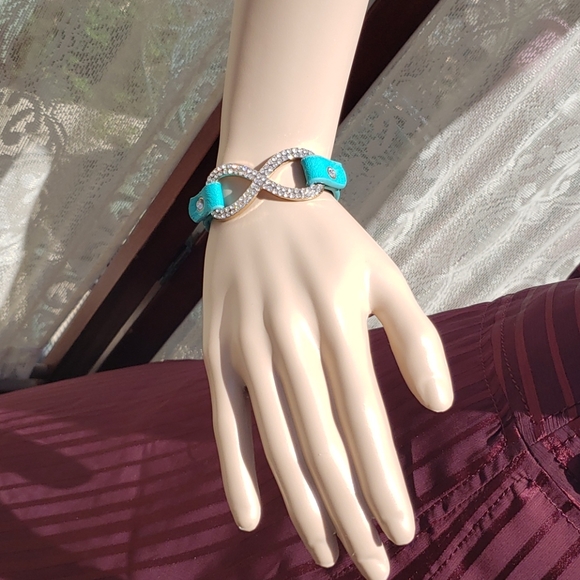 Jewelry | Nwt Rhinestone Infinity Symbol Snap Bracelet | Poshmark